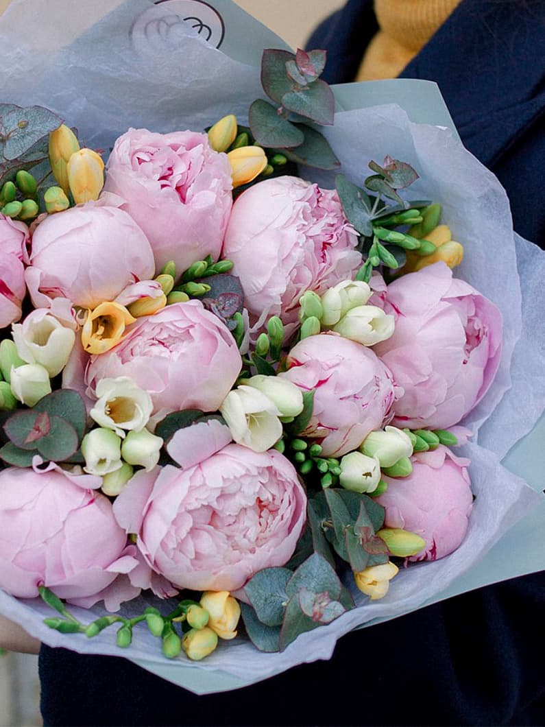 1️⃣ Buy bouquet of peonies and freesias in Almaty | Fast delivery